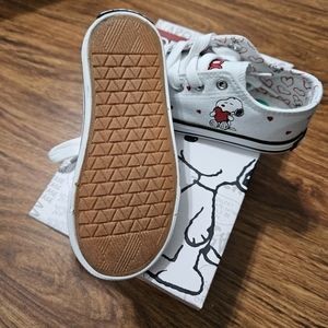 The Peanuts | Shoes | Adorable New The Peanuts Snoopy Valentines Day ...